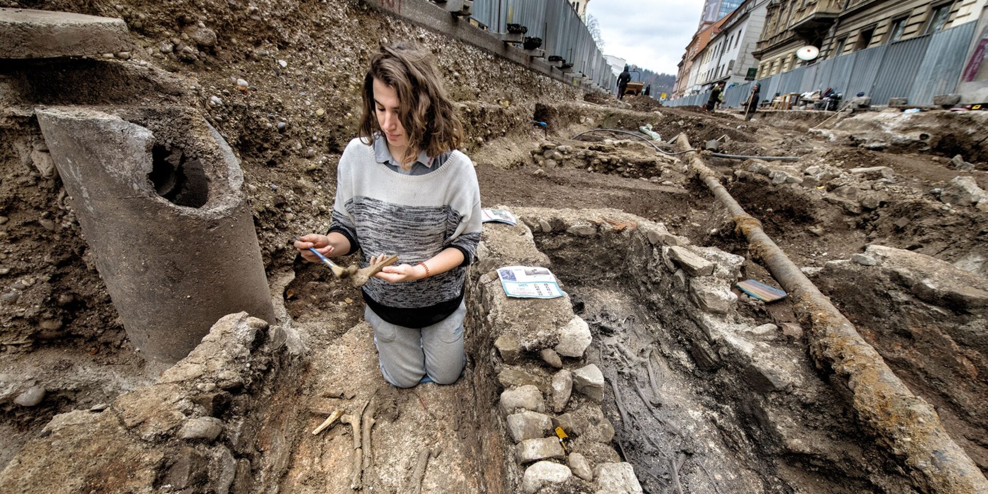 ¿Cómo saben los arqueólogos dónde excavar? | ANTROPOLOGÍA URBANA